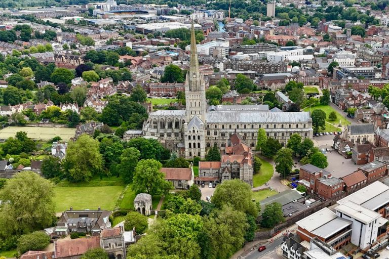 Taxi Norwich - Local & Friendly Taxi Service | A2B Taxis Norwich